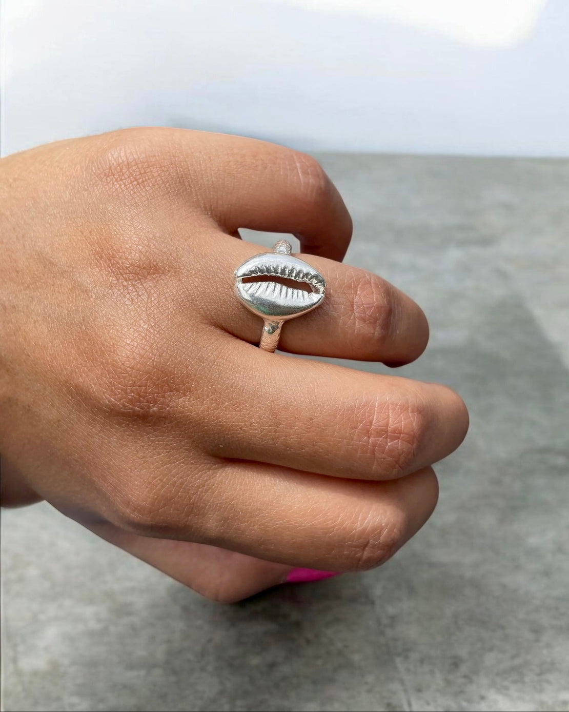 SHELL – Valeri Christina