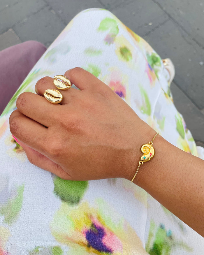 SHELL - Valeri Christina