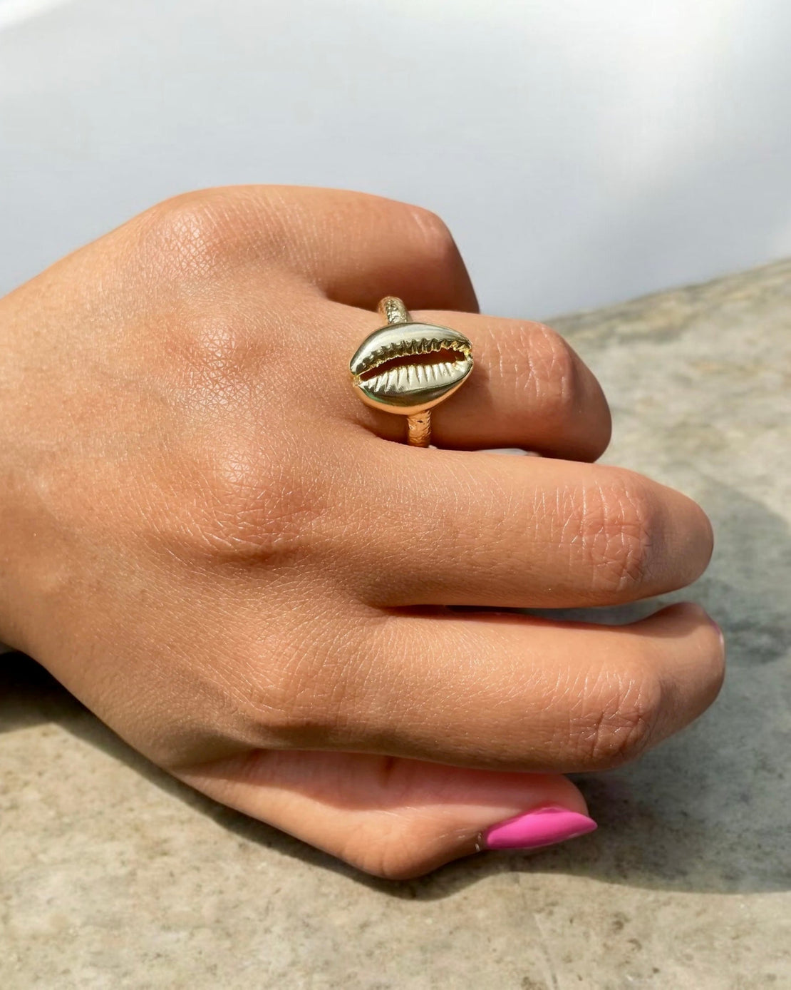 SHELL – Valeri Christina